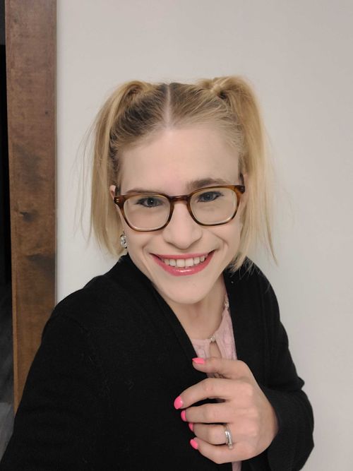 Laya - thegirlinred0 OnlyFans